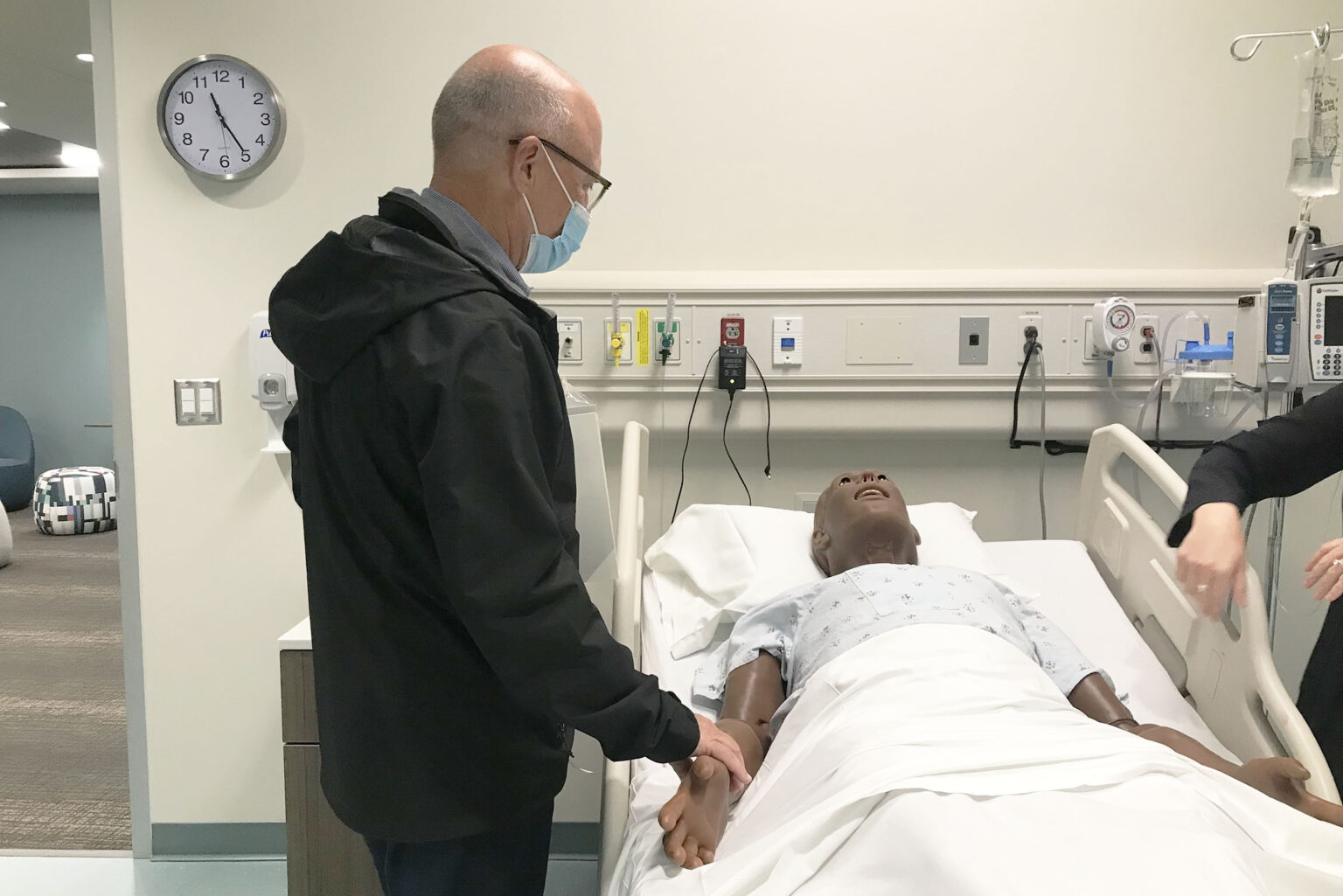 Sen. John Arch tours UNMC | Newsroom | University of Nebraska Medical ...