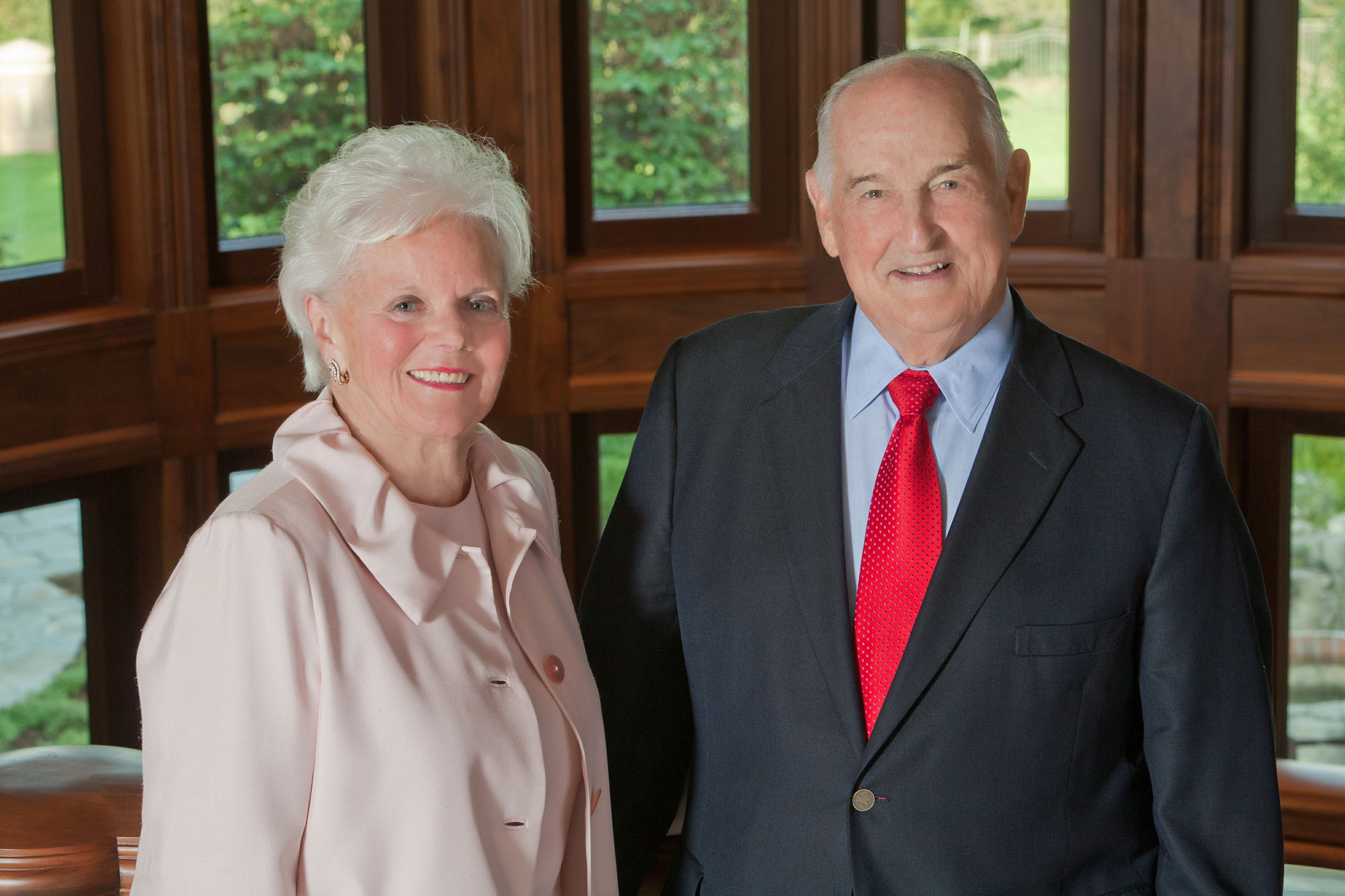 Suzanne & Walter Scott Foundation makes $23 million investment in UNMC, UNO Scott Scholars ...
